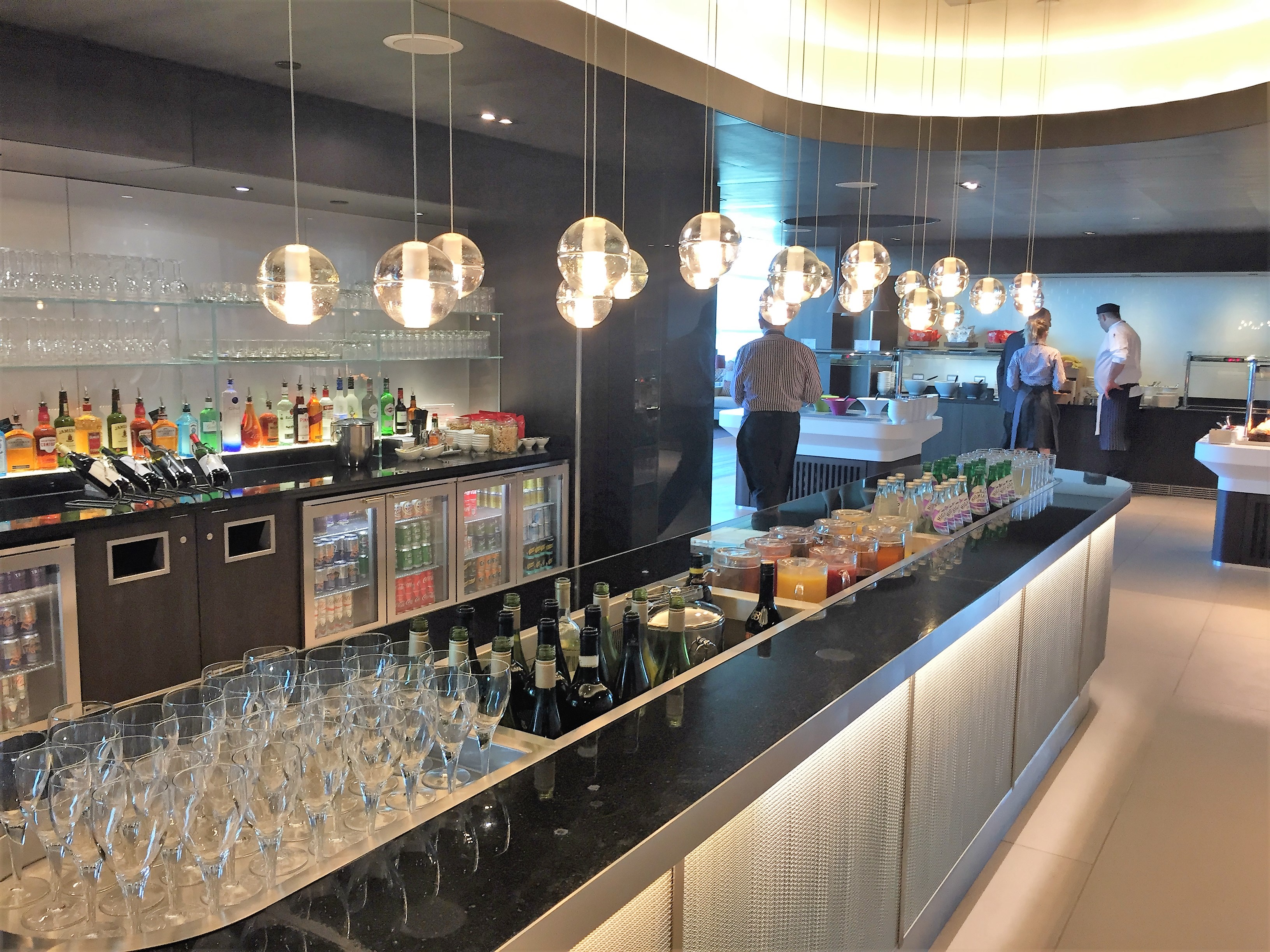 BA Gatwick South new Club lounge review - Turning left for less