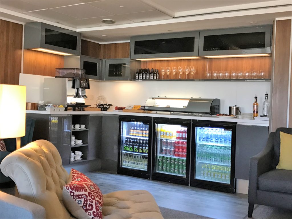 London City Airport Business & First class lounge review at the Private ...