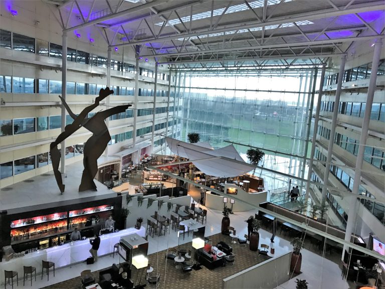Where to stay at Heathrow - part 1 Hilton Heathrow Terminal 4 review ...