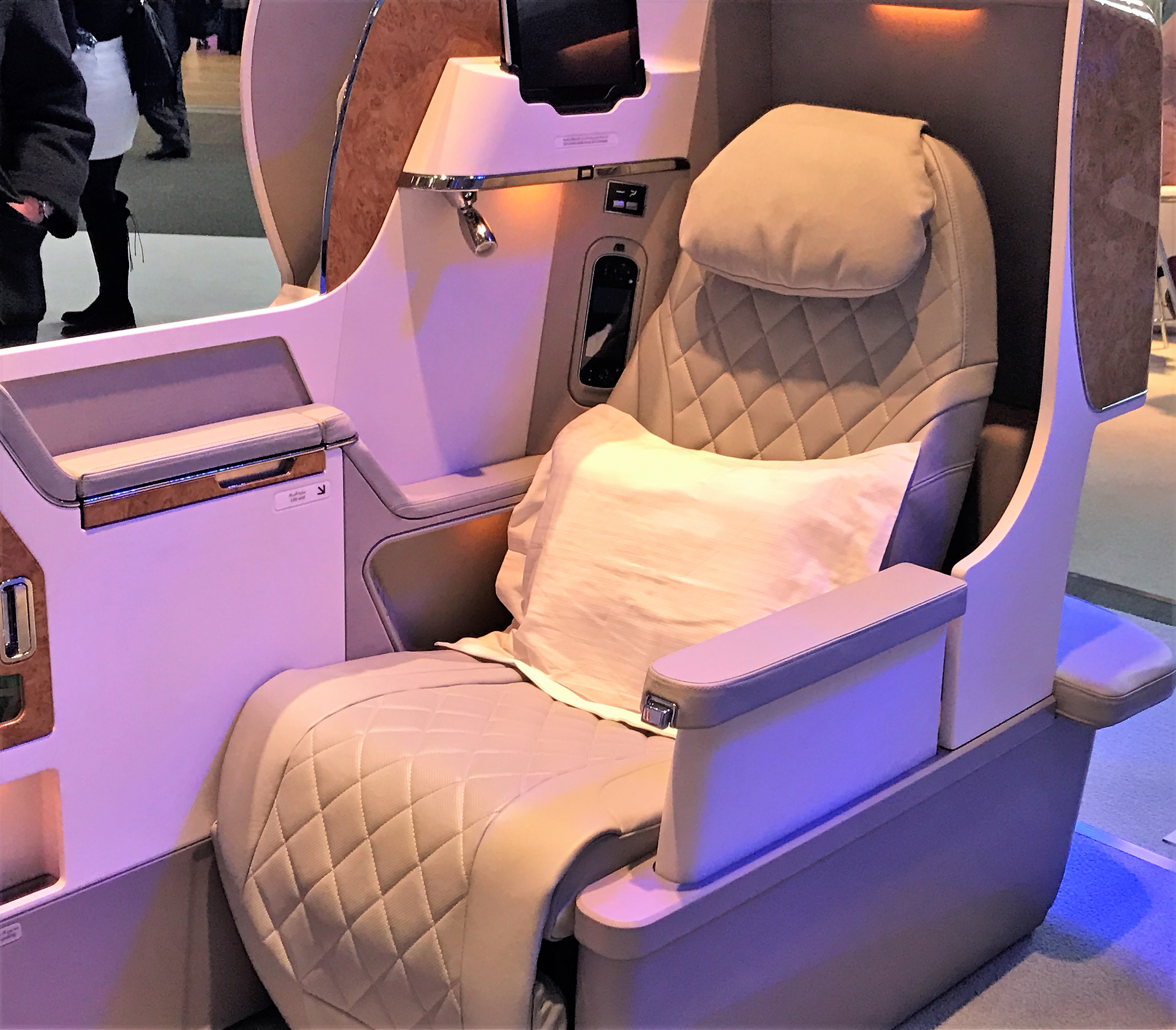 Emirates new B777 business class seats - evolution not revolution ...