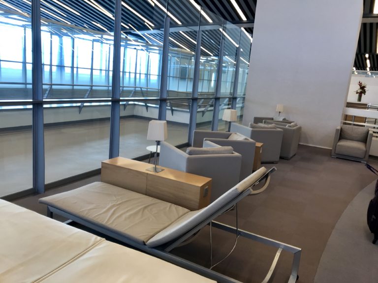 British Airways B777 Club World Mauritius to Gatwick review - Turning ...