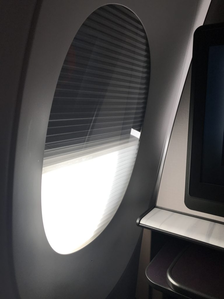 Qatar Airways QSuites A350-900 business class review in 360º - Turning ...