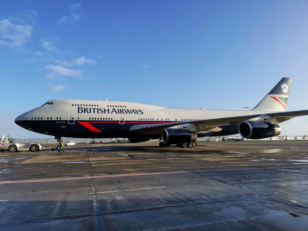 EXTRA: Cleared to Landor - BA's new retro livery Landor B747 takes off ...