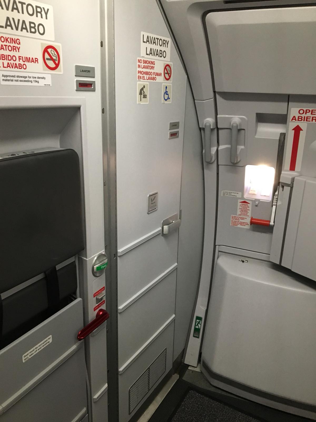 British Airways A320 Neo Club Europe review - who stole my centre table ...