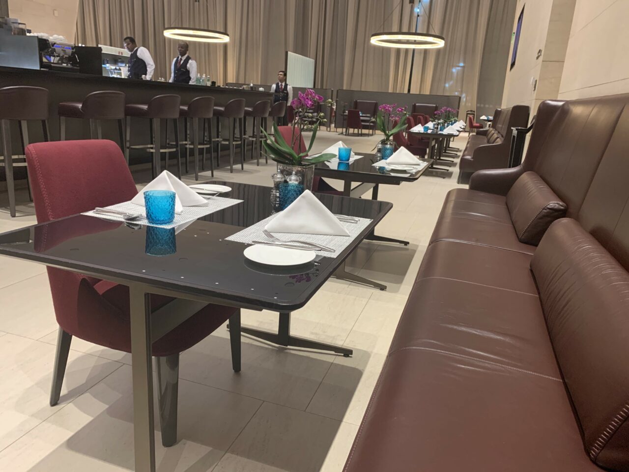 Qatar Airways First Class Doha "Al Safwa" lounge & how to get access ...