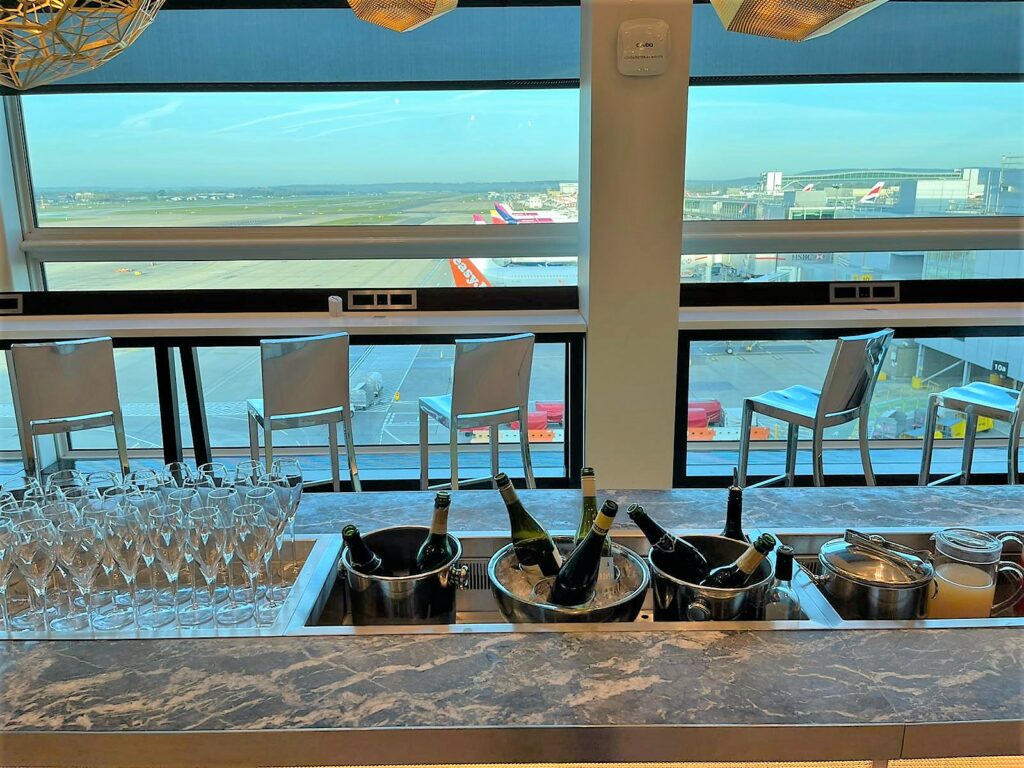 What's travelling with BA from Gatwick like now - check-in and lounges ...