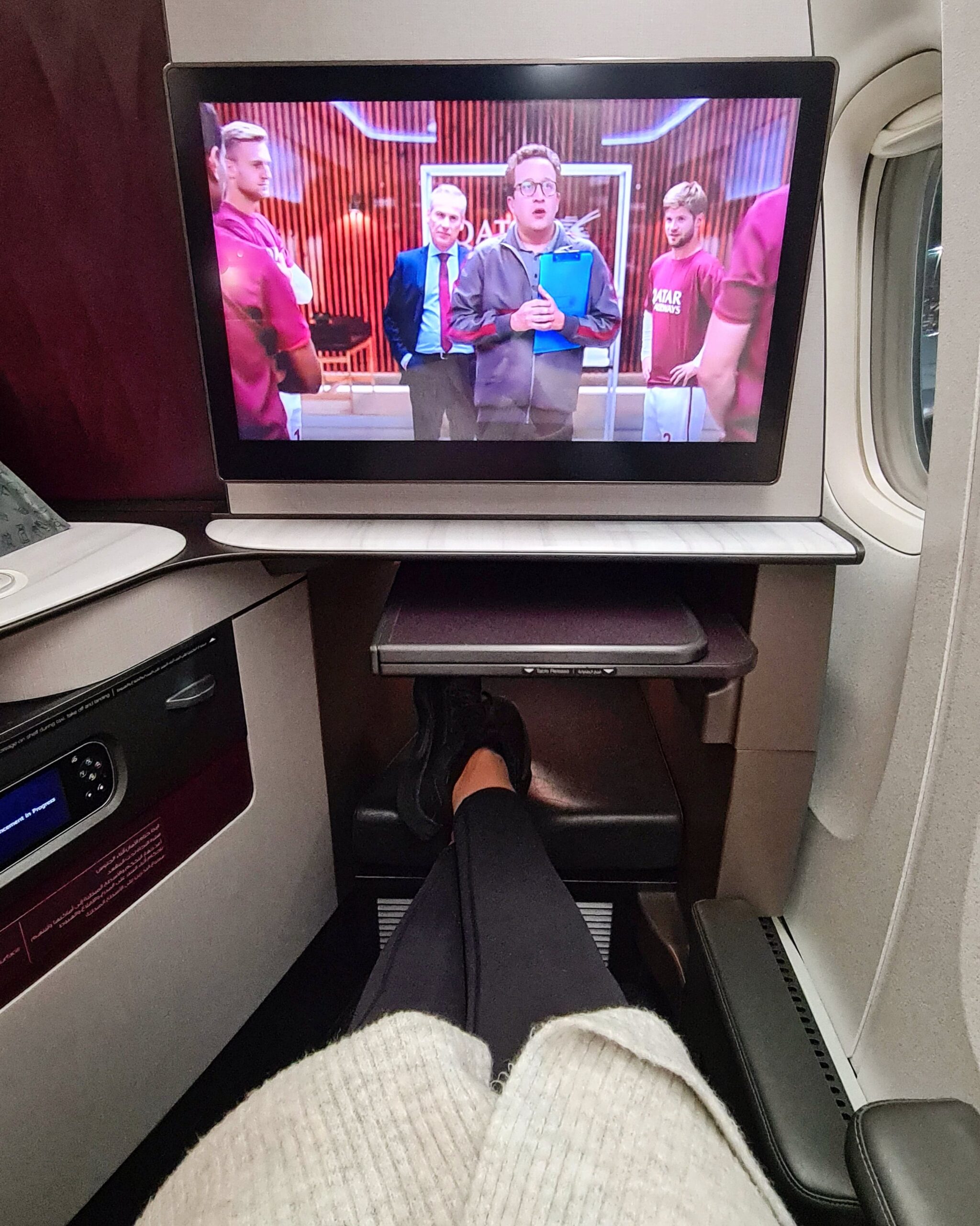 Review: Qatar's Stunning Qsuite business class - Melbourne to London ...