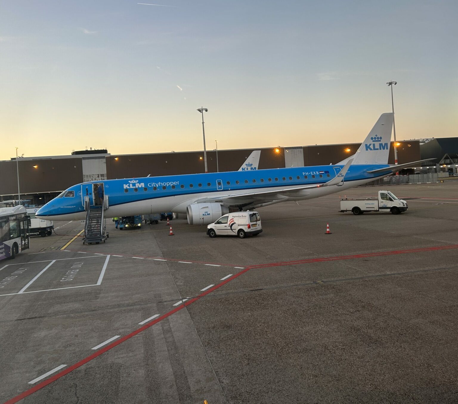 REVIEW: KLM City Hopper E190 Business class Amsterdam to London ...