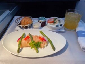 NEWS: New BA Club World menu mini review, Get 25,000 Etihad miles with ...