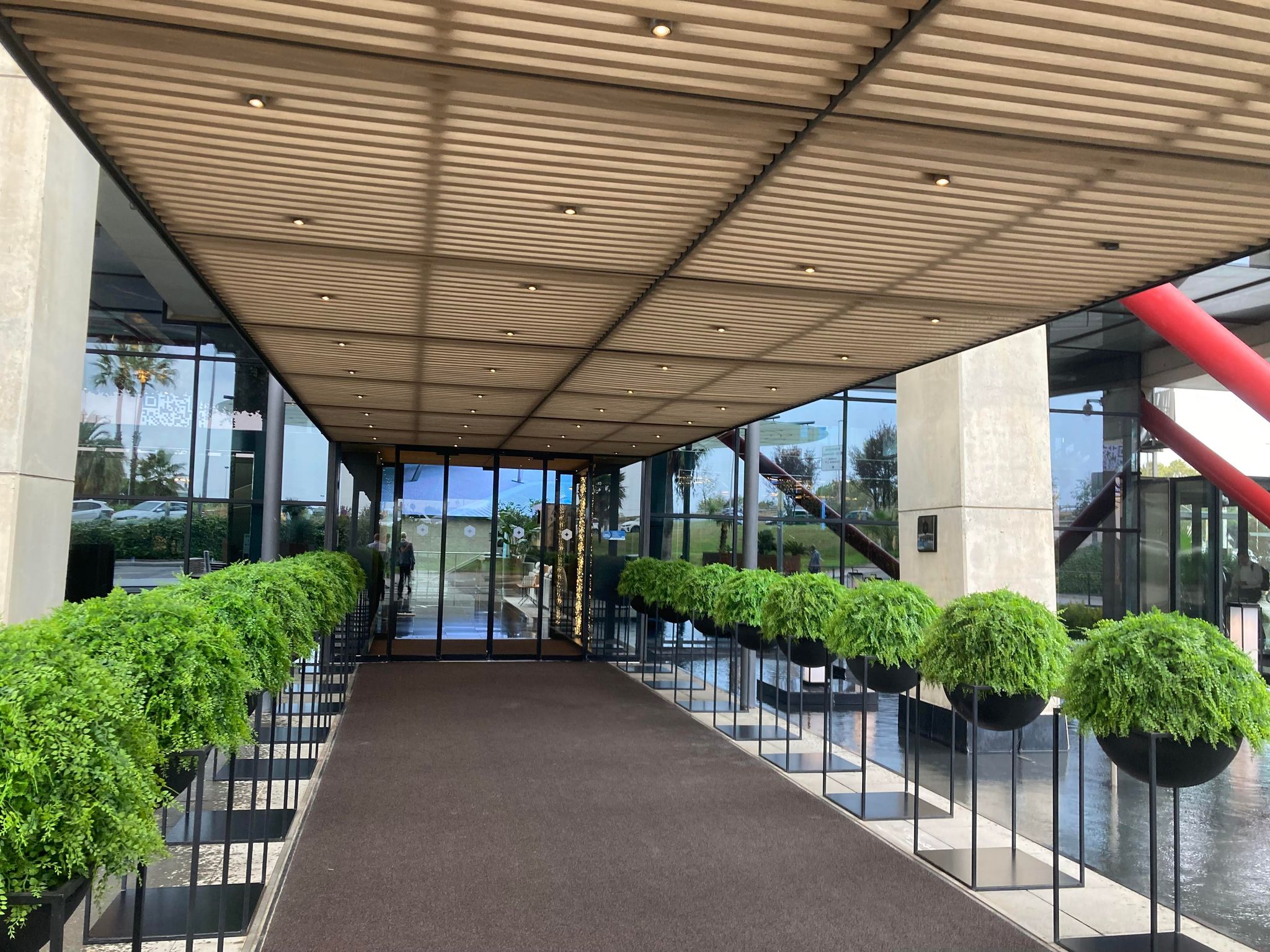 Hyatt Regency Barcelona Tower Review - Turning left for less