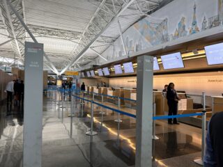 British Airways & American Airlines New York JFK T8 new lounges and ...