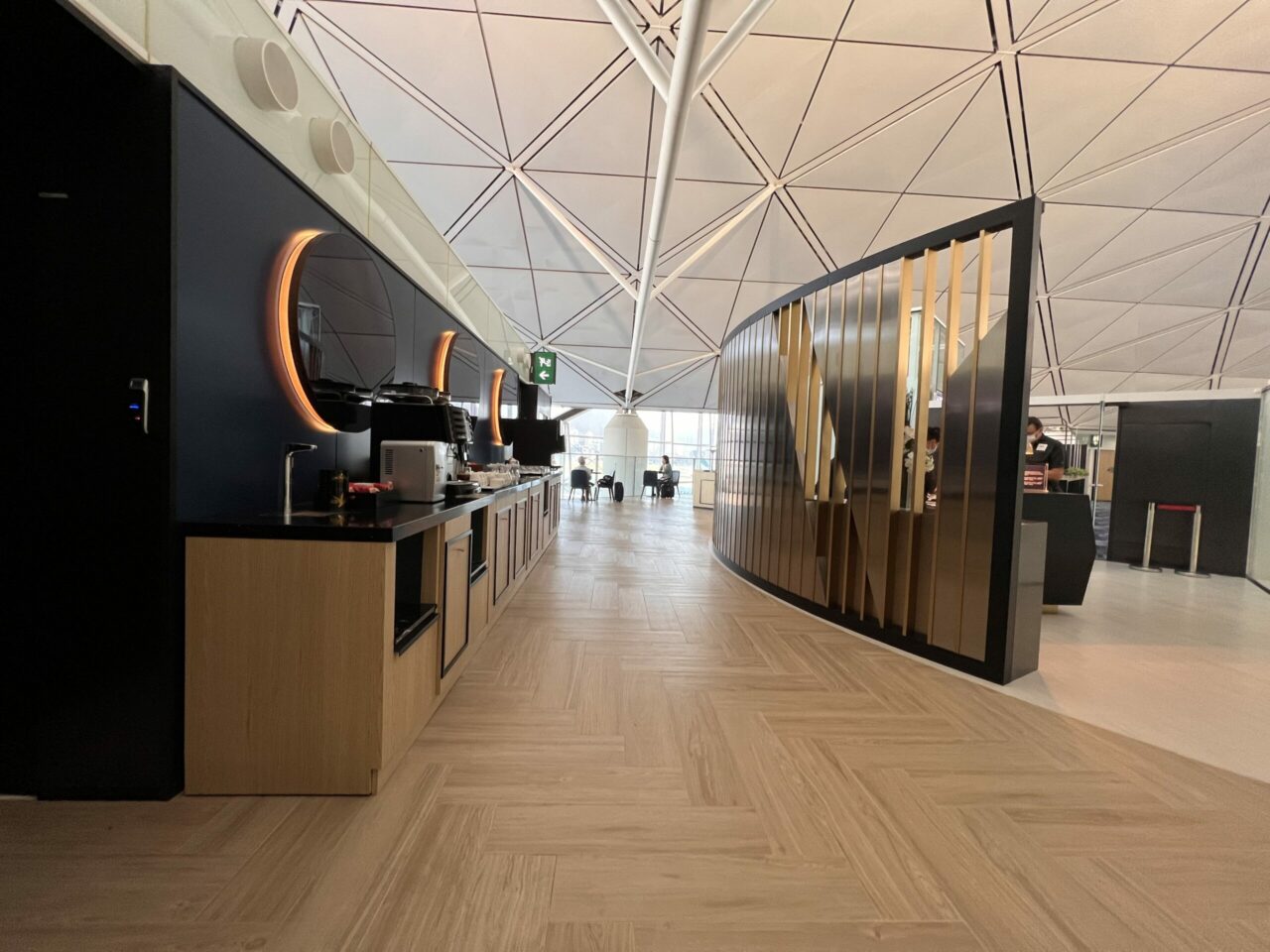 Review: Chase Sapphire Lounge by the Club, Hong Kong International ...