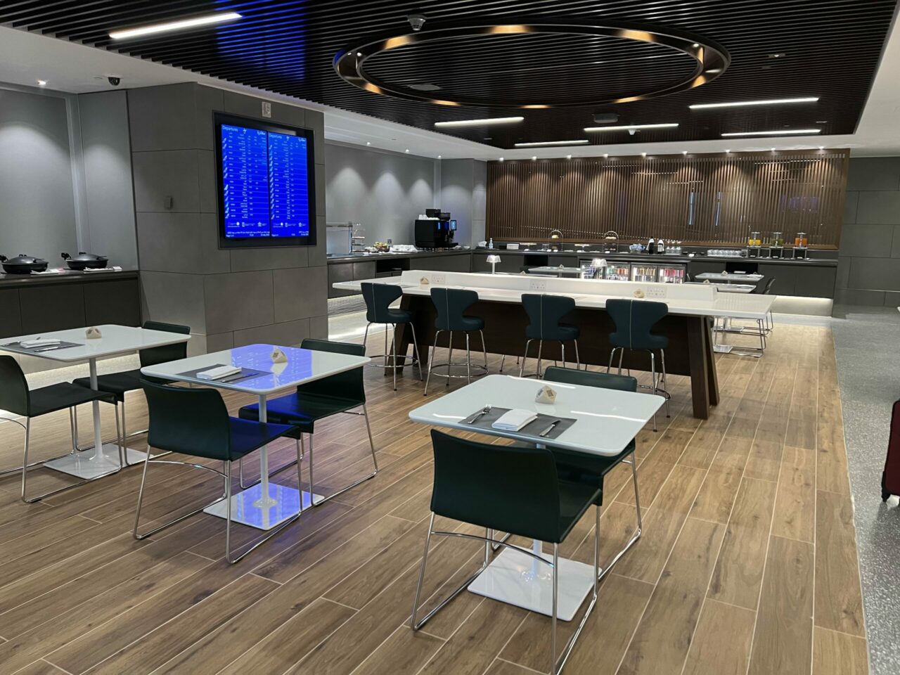 Qatar Airways new lounges Doha review - what lounges can you access on ...