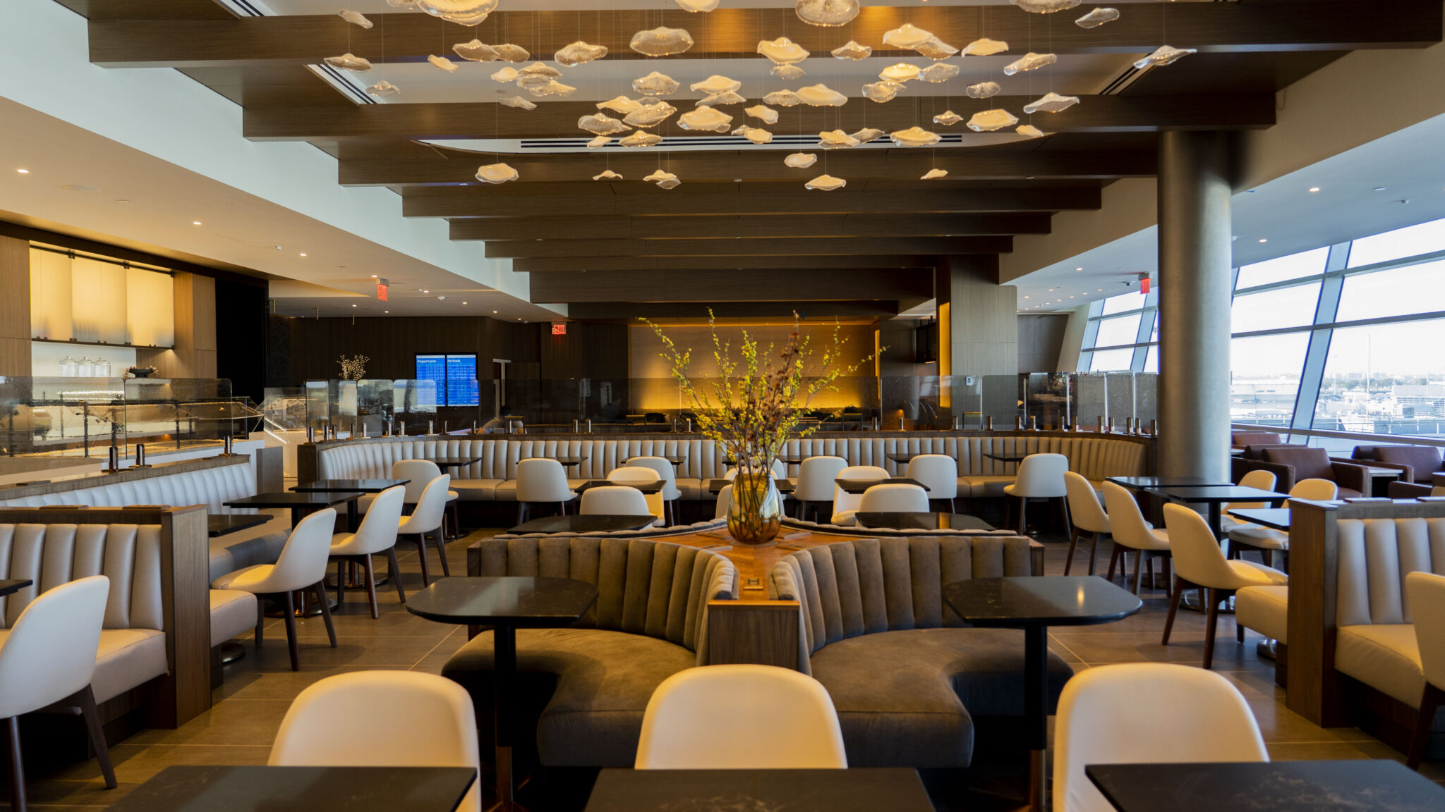 British Airways & American Airlines New York JFK T8 new lounges and ...