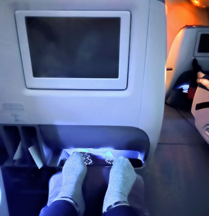 Qatar Airways old B777 2-2-2 seats business class review - the dinosaur ...