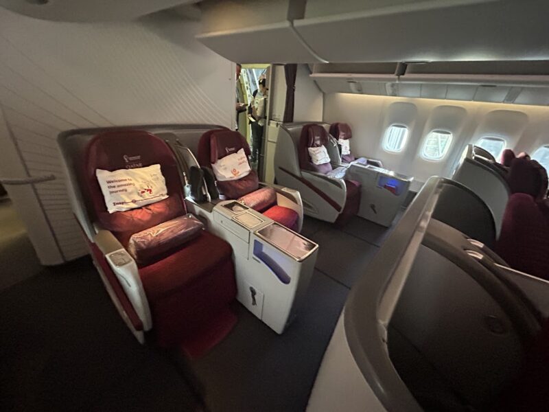 Qatar Airways old B777 2-2-2 seats business class review - the dinosaur ...