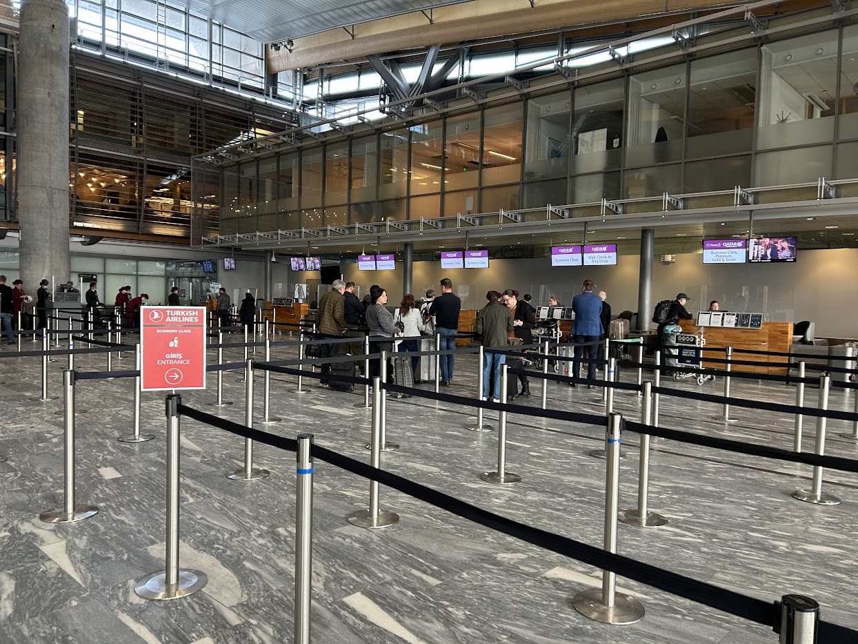 Qatar Airways old B777 2-2-2 seats business class review - the dinosaur ...