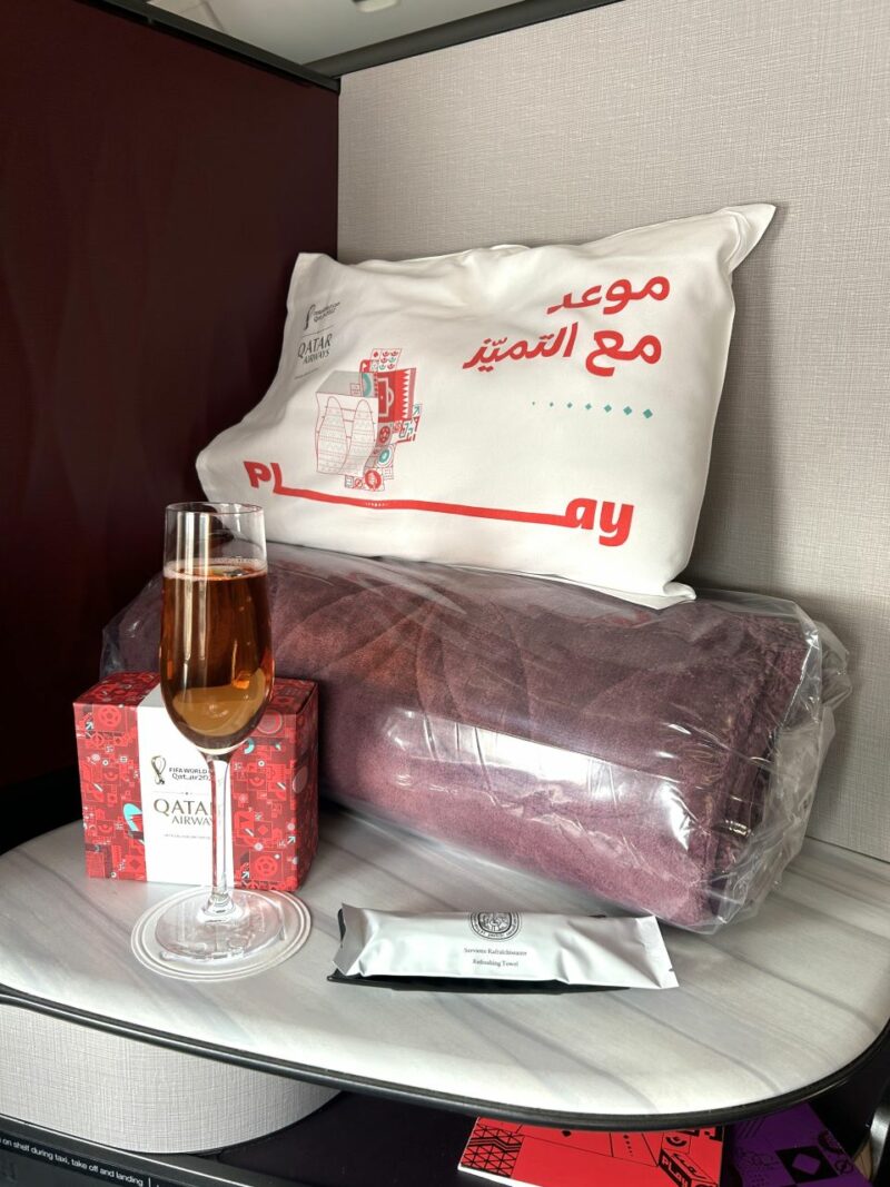 Qatar Airways QSuites B777-200LR business class review - Turning left ...