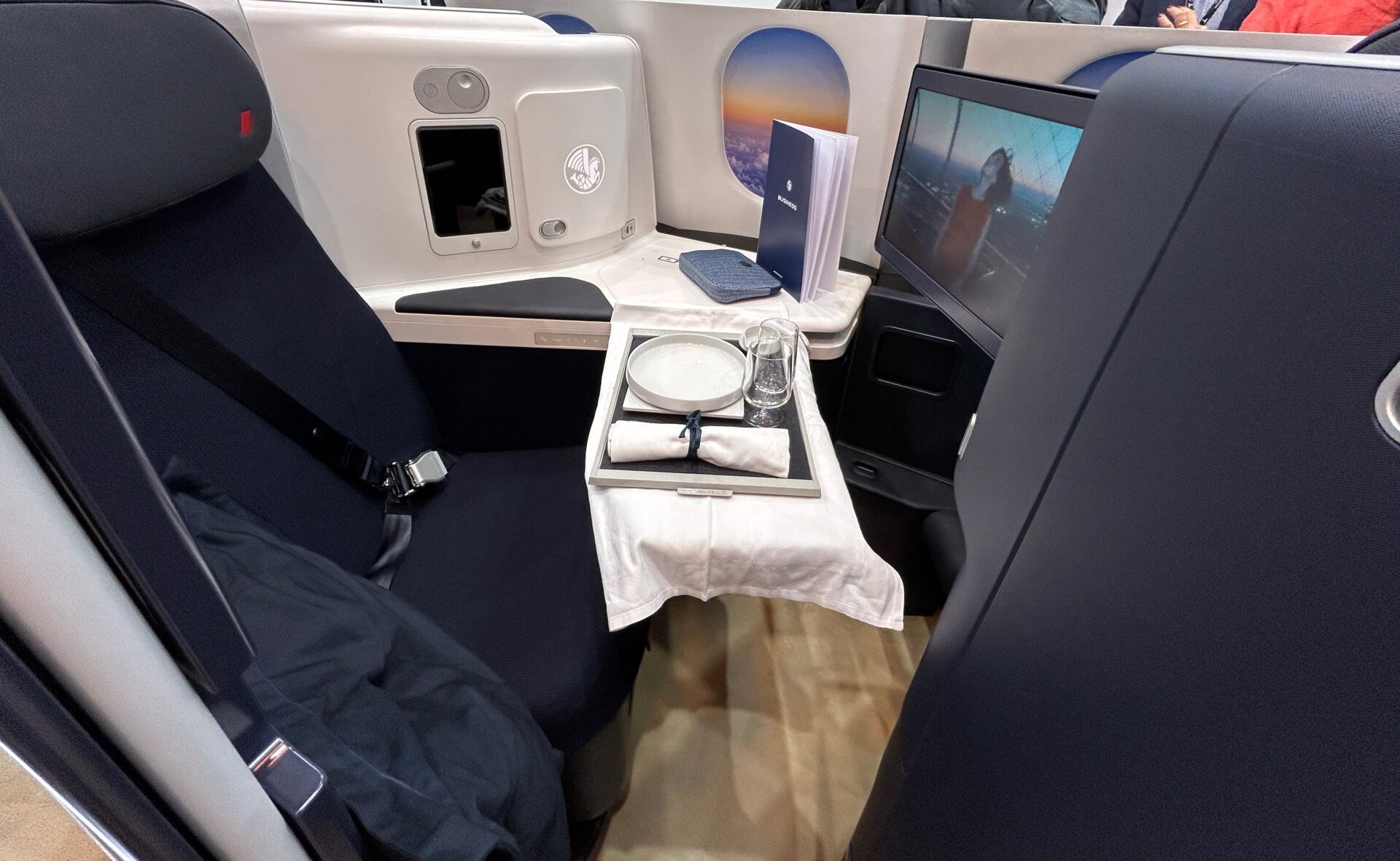 NEWS: First look at Air France's new generation of A350 business class ...
