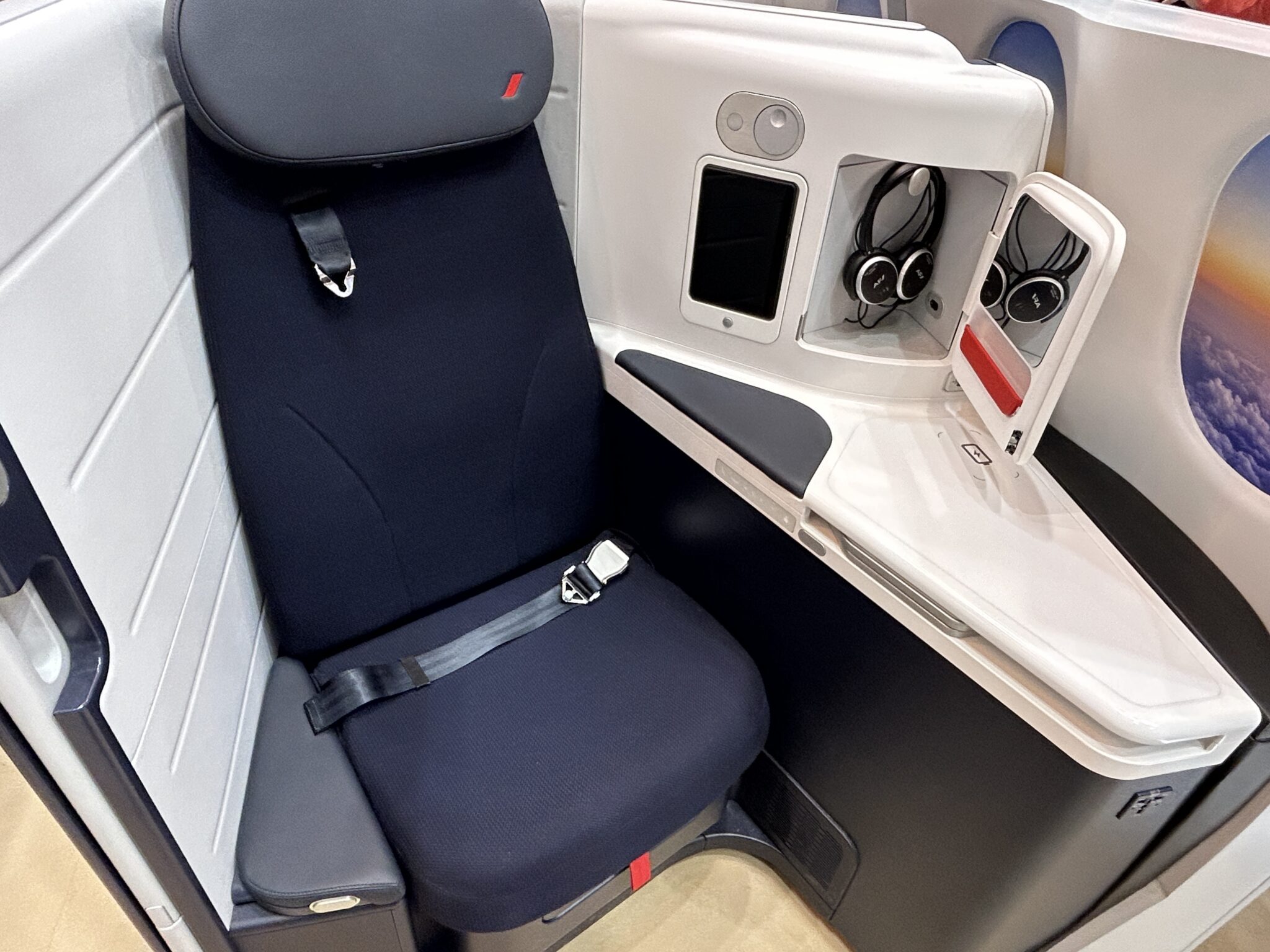 NEWS: First look at Air France's new generation of A350 business class ...