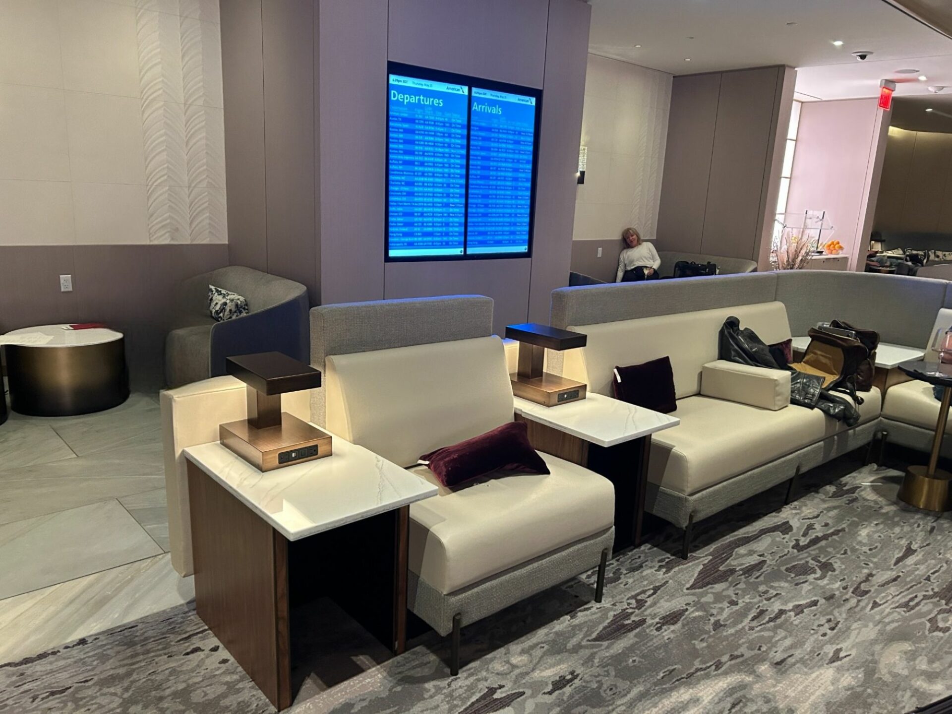 REVIEW: The Chelsea Lounge JFK - British Airways and American's First ...