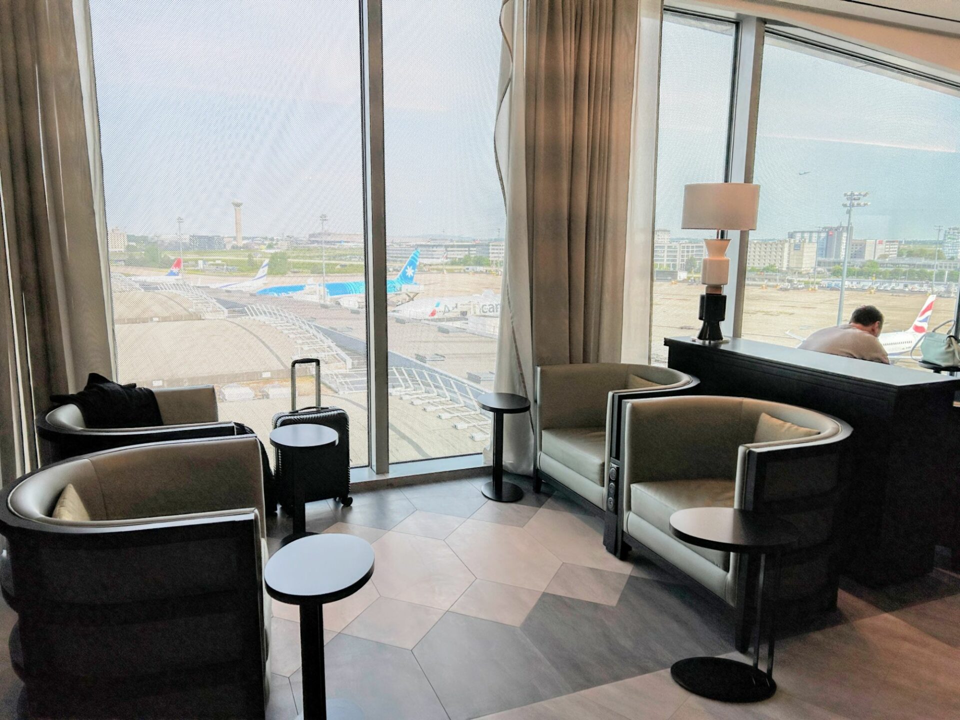 REVIEW: Extime lounge Paris Charles de Gaulle T2BD - British Airways ...