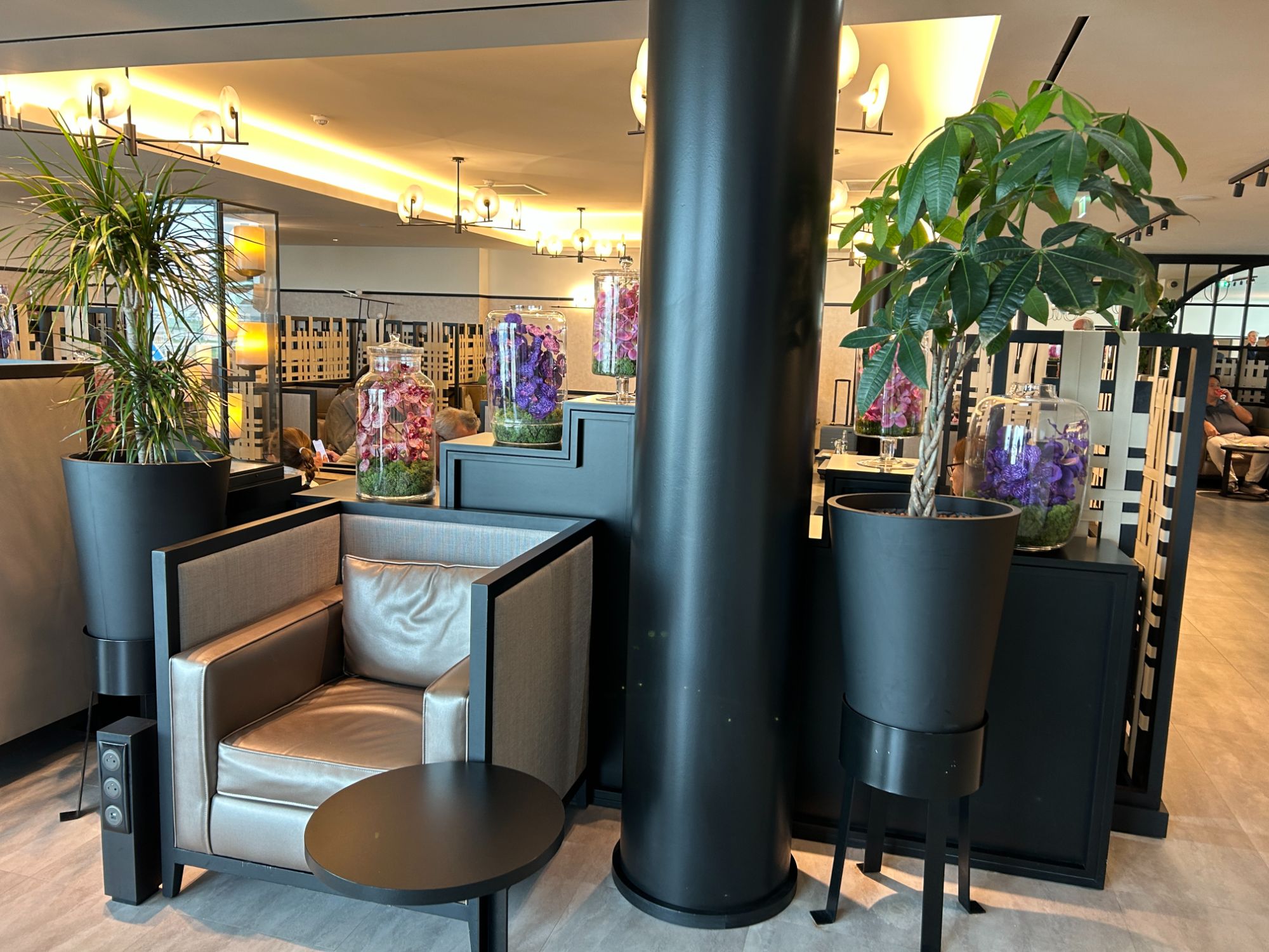 REVIEW: Extime lounge Paris Charles de Gaulle T2BD - British Airways ...