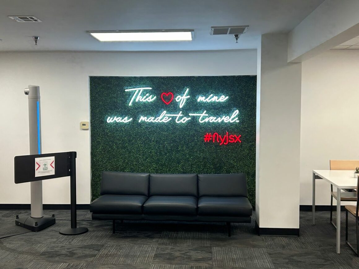 REVIEW: Flying a semi private jet for $149 with JSX LAX to Las Vegas ...