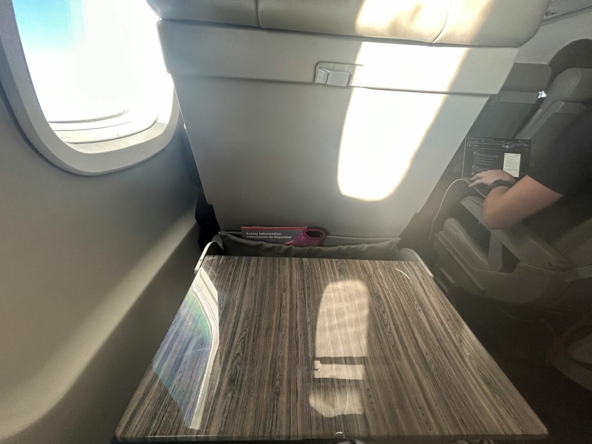 REVIEW: Flying a semi private jet for $149 with JSX LAX to Las Vegas ...