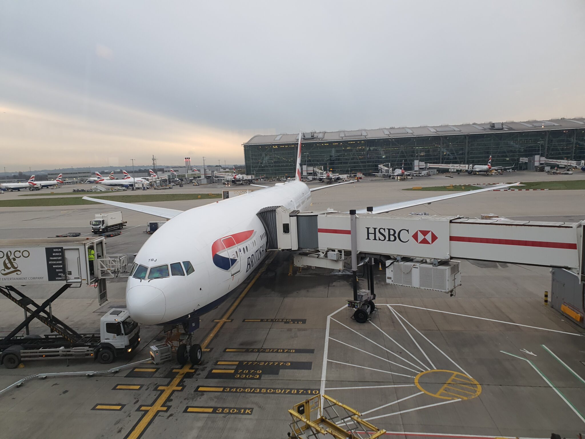 REVIEW: British Airways B777-300ER First Class Suite Flight - Turning ...