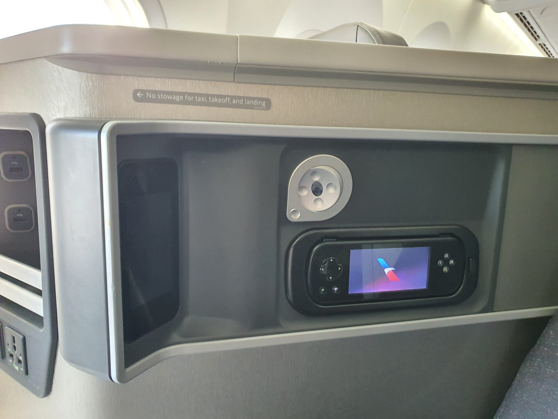 REVIEW: American Airlines B787 Business Class Flight - Turning left for ...