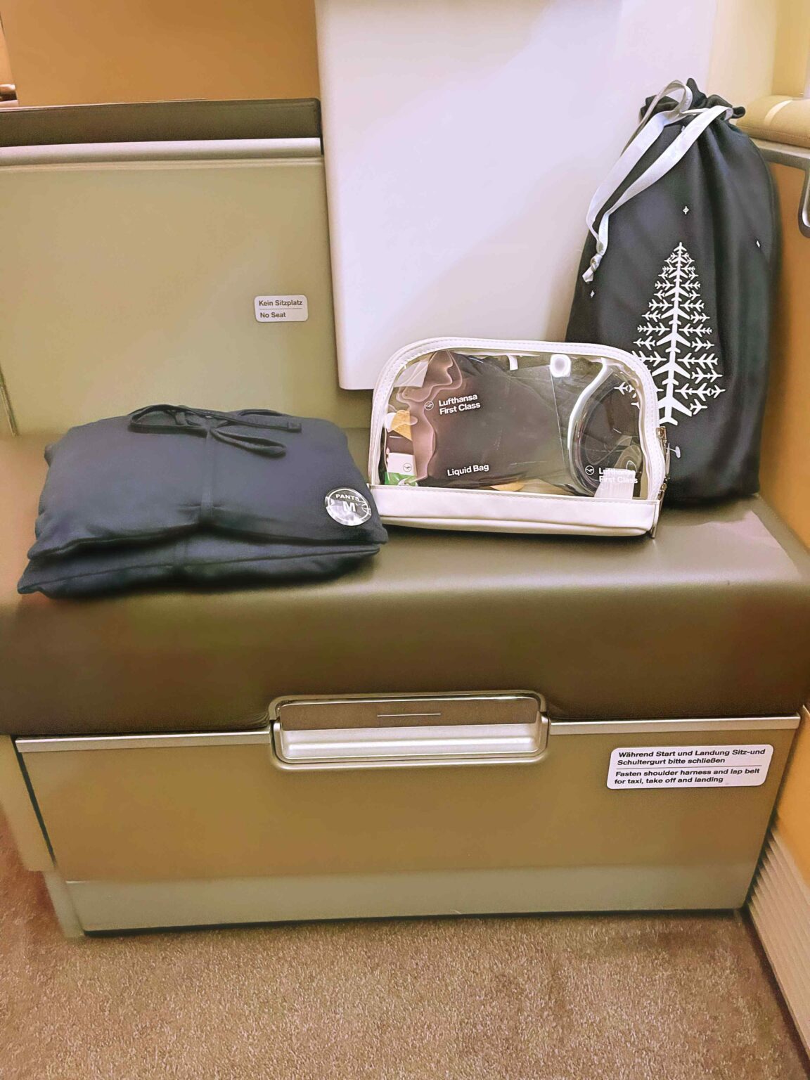 REVIEW: Lufthansa First Class part 2 - onboard the B747-800 - Turning ...