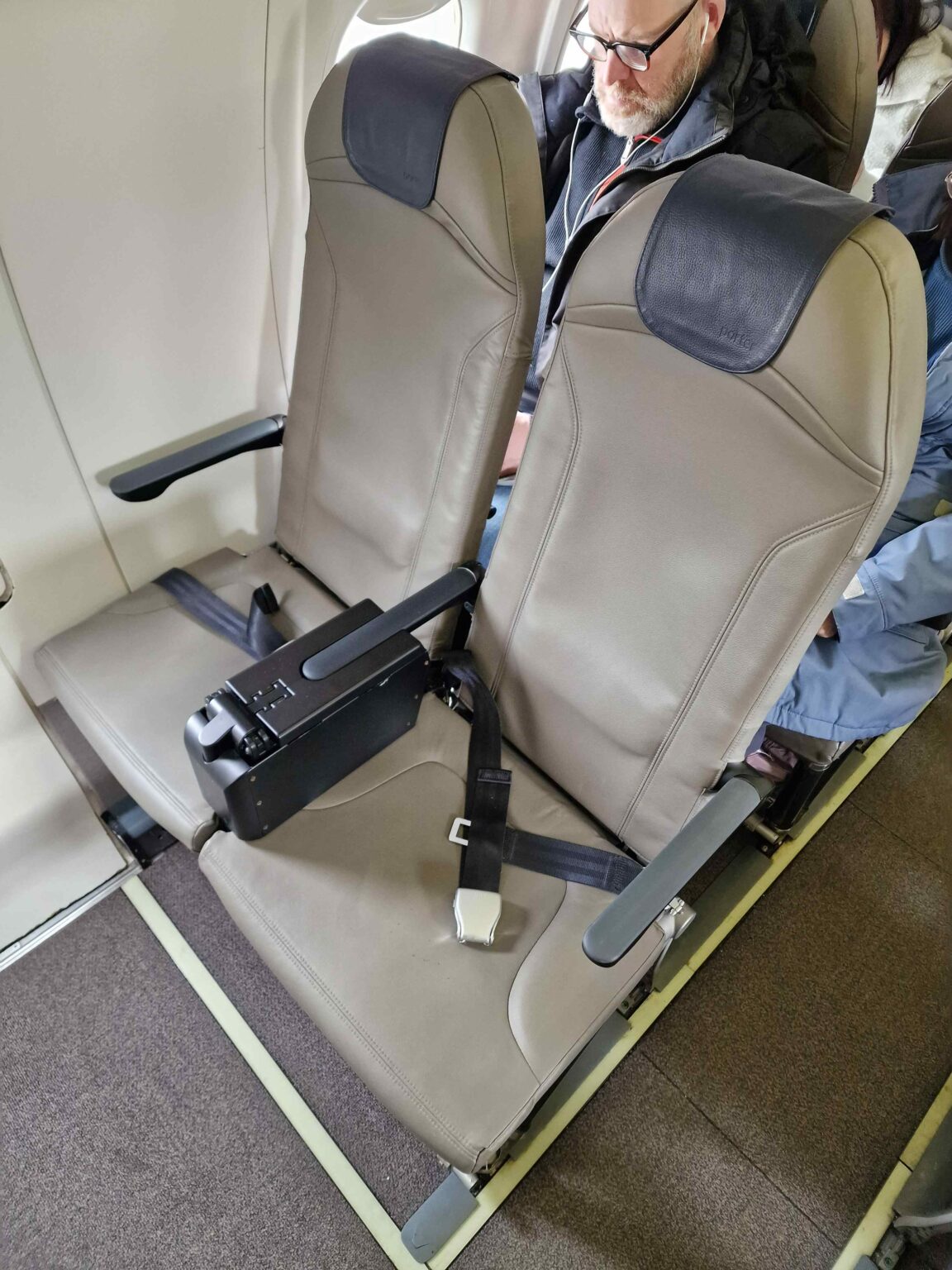 REVIEW: Porter Dash 8 Billy Bishop Flight - Turning left for less