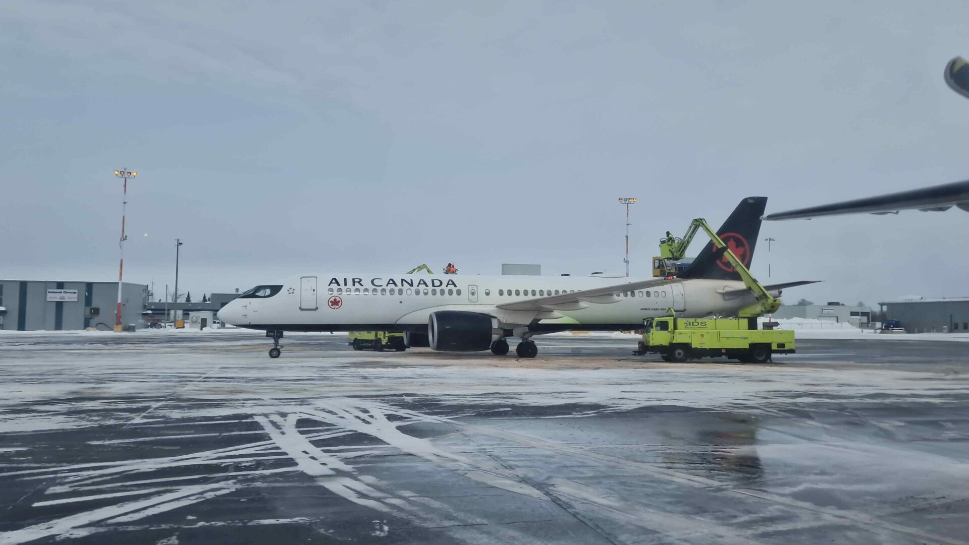 REVIEW: Porter Dash 8 Billy Bishop Flight - Turning left for less