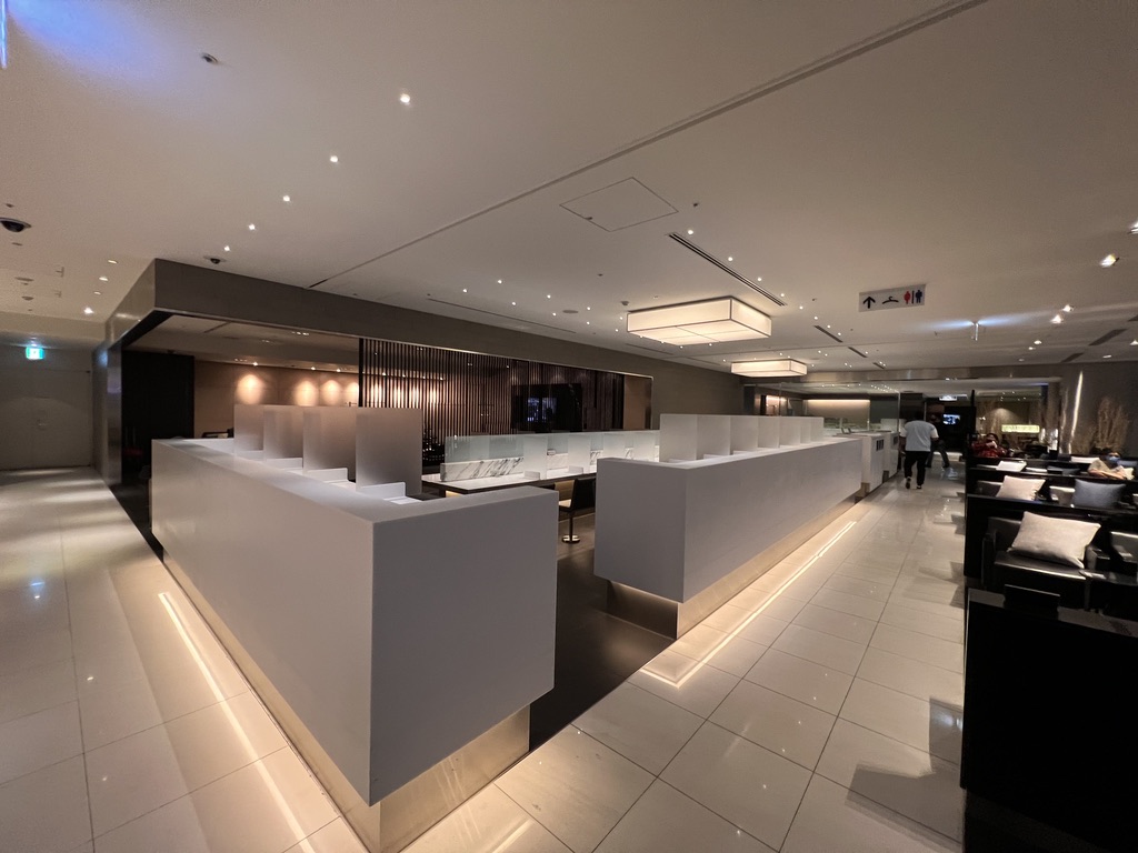 REVIEW: ANA Lounge, Tokyo Haneda - Busy, Functional, but Nothing ...