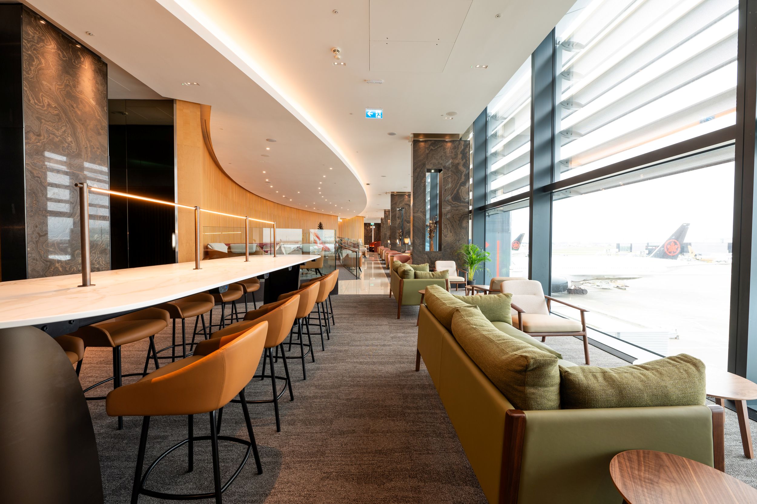 REVIEW: Air Canada's refurbished London Heathrow T2 Maple Leaf lounge ...